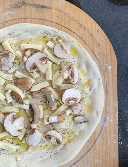 800 Degrees • Wood Fired Pizza with a Mediteranean Twist • Windsor, On